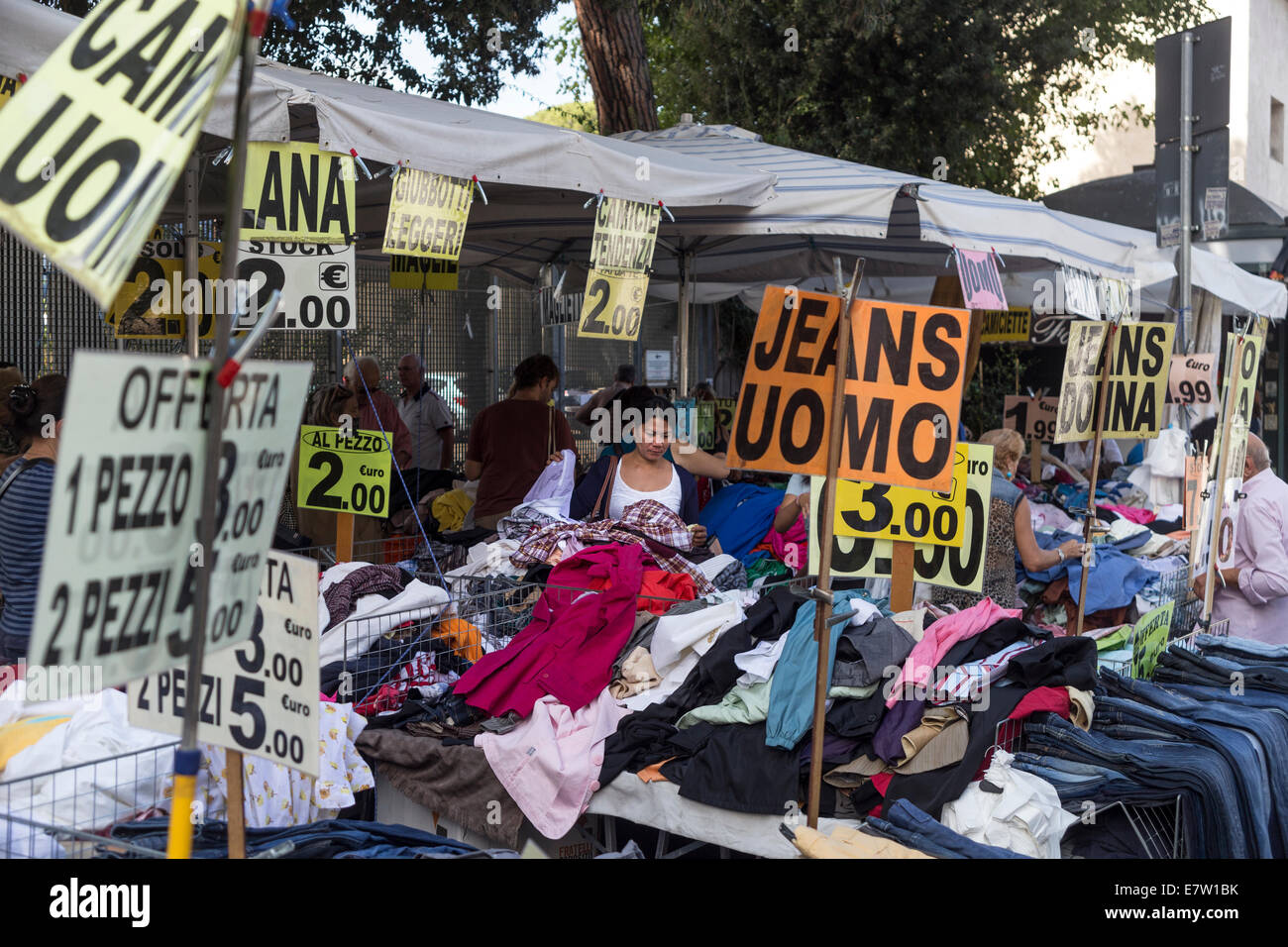 Stand in a market Stock Photo - Alamy