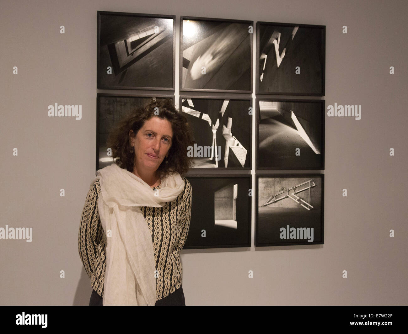 Exhibition "Constructing Worlds. Photography and Architecture in the ...