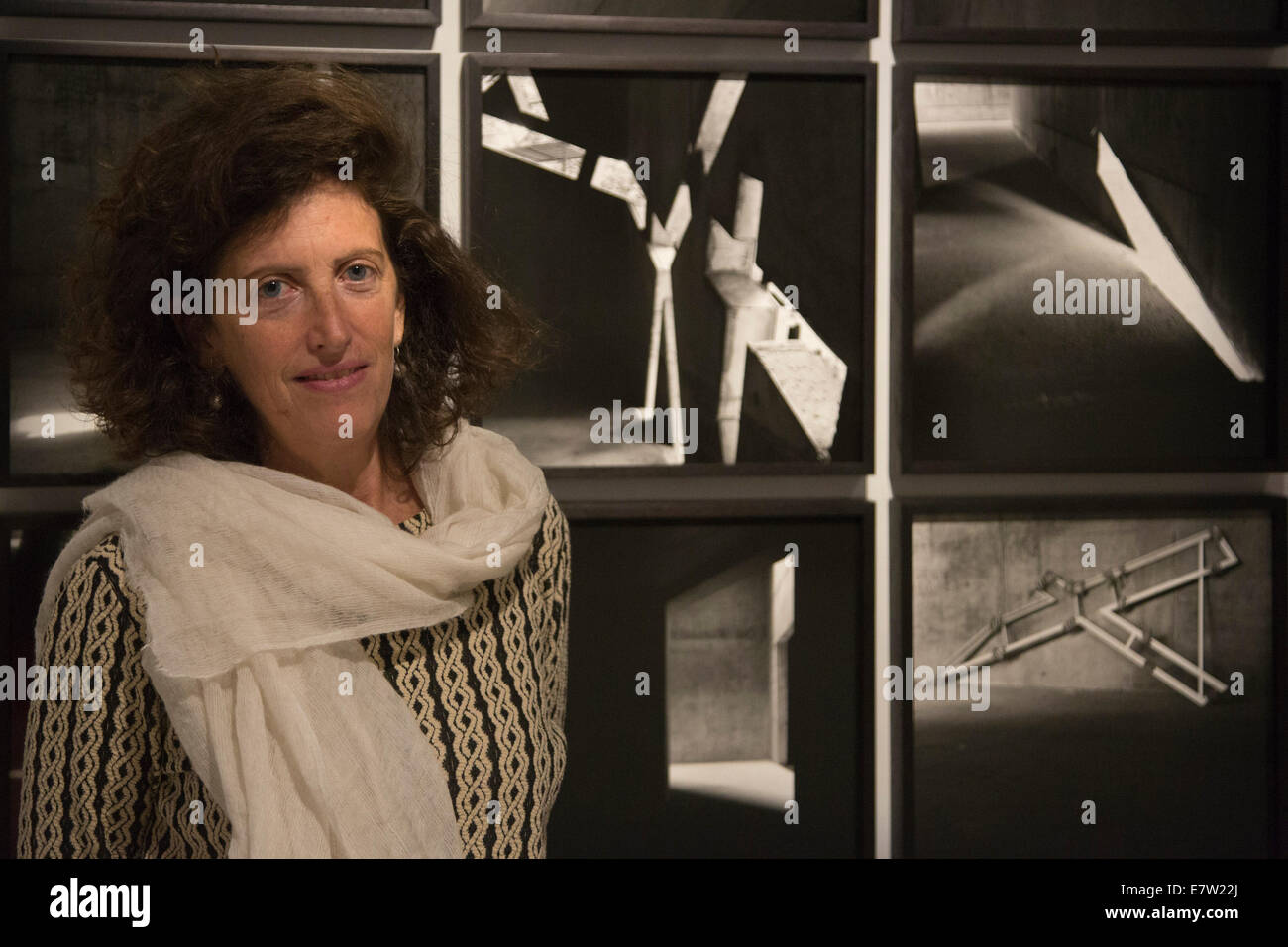 Exhibition "Constructing Worlds. Photography and Architecture in the ...