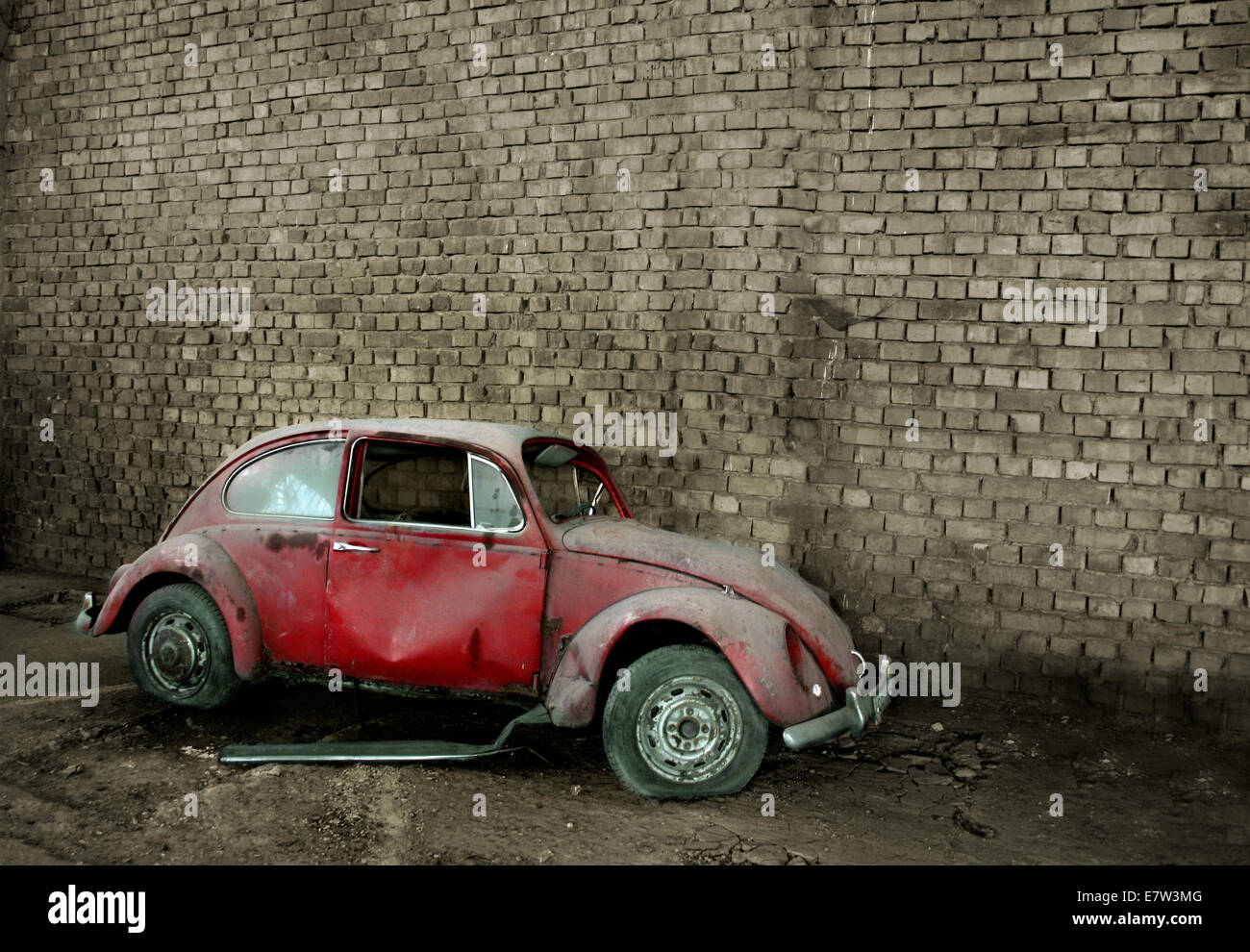 Grunge car in front of a brick wall with copy space Stock Photo - Alamy