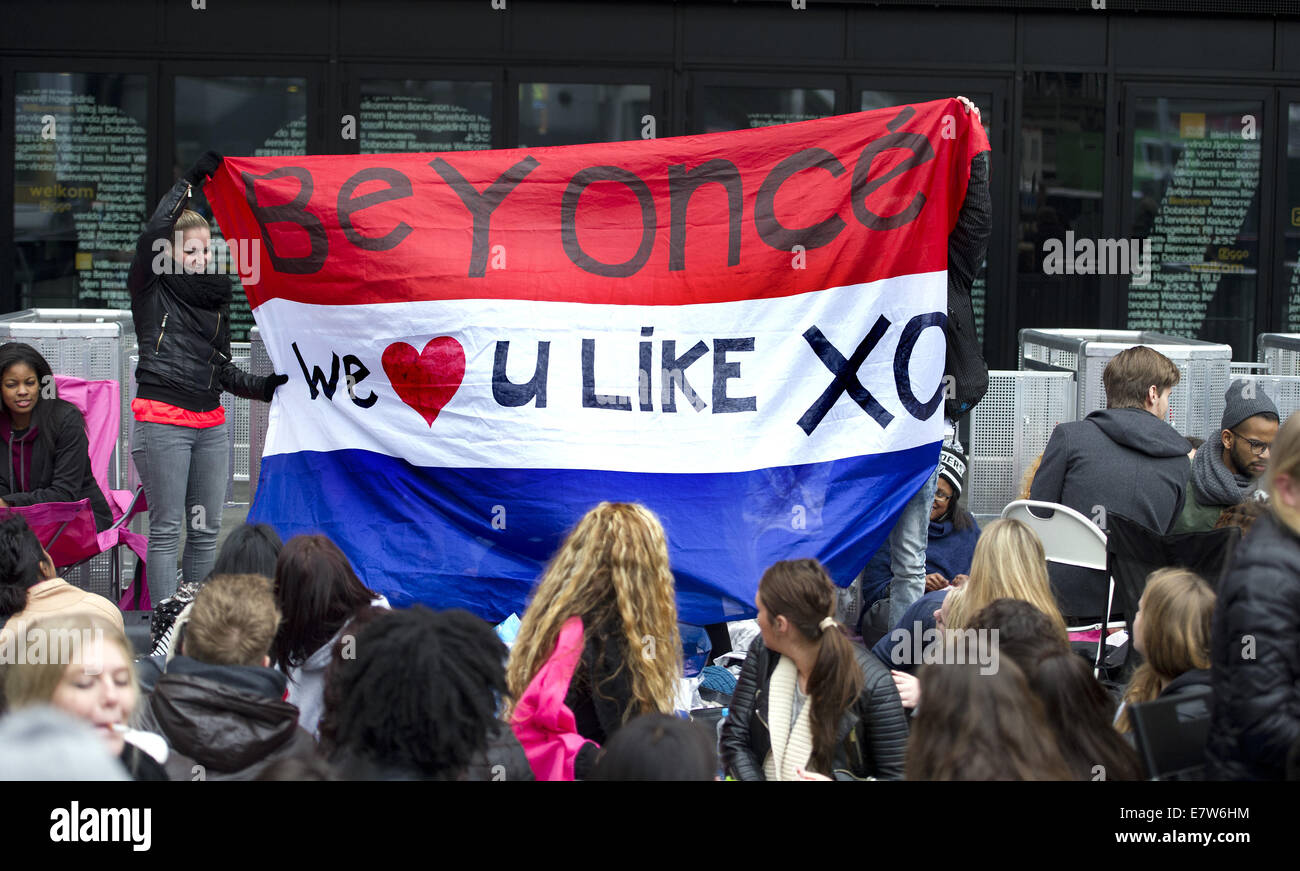 Fans waiting outside Ziggo Dome ahead of Beyonce's sold-out concert ...