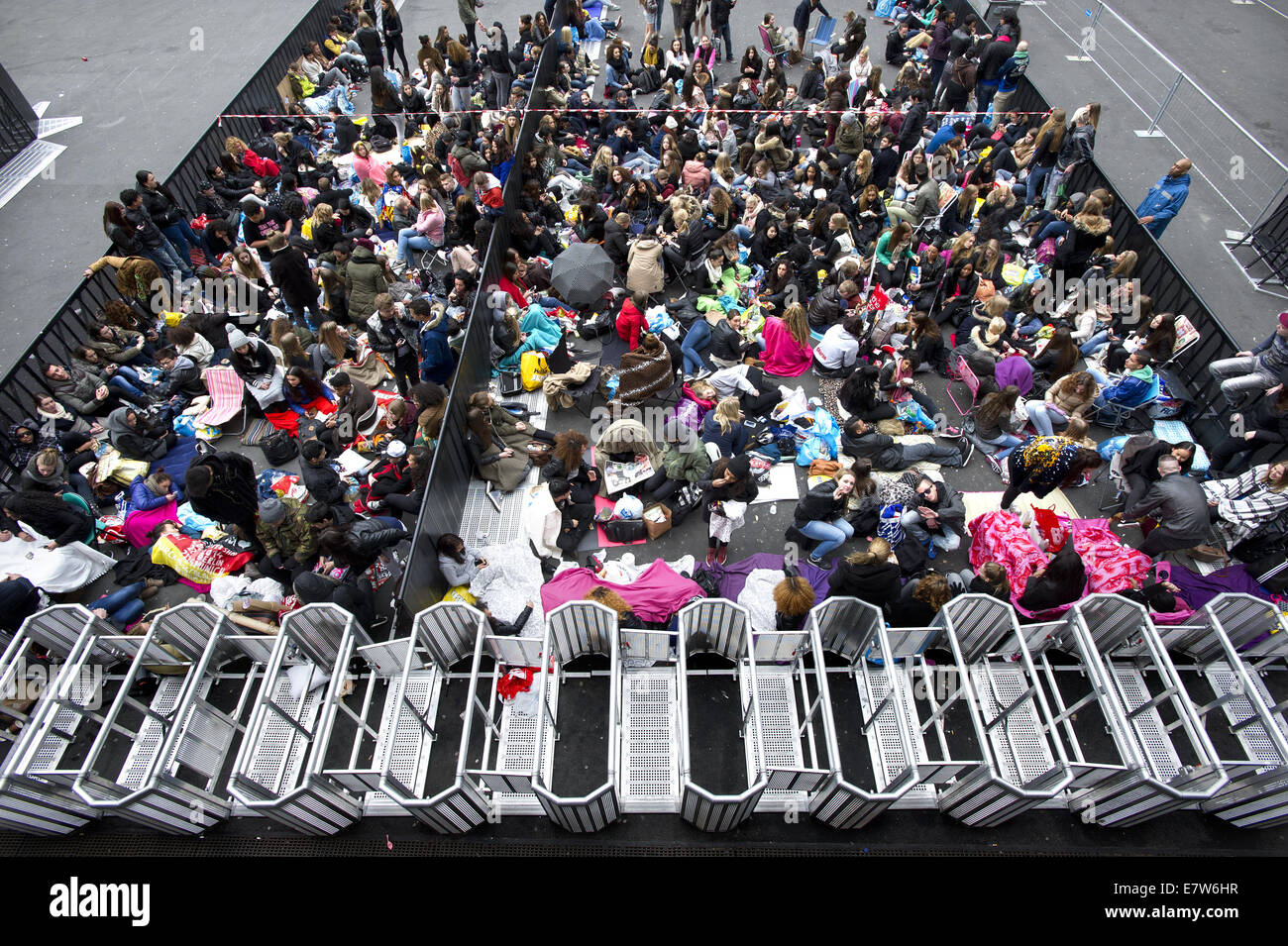 Fans waiting outside Ziggo Dome ahead of Beyonce's sold-out concert ...