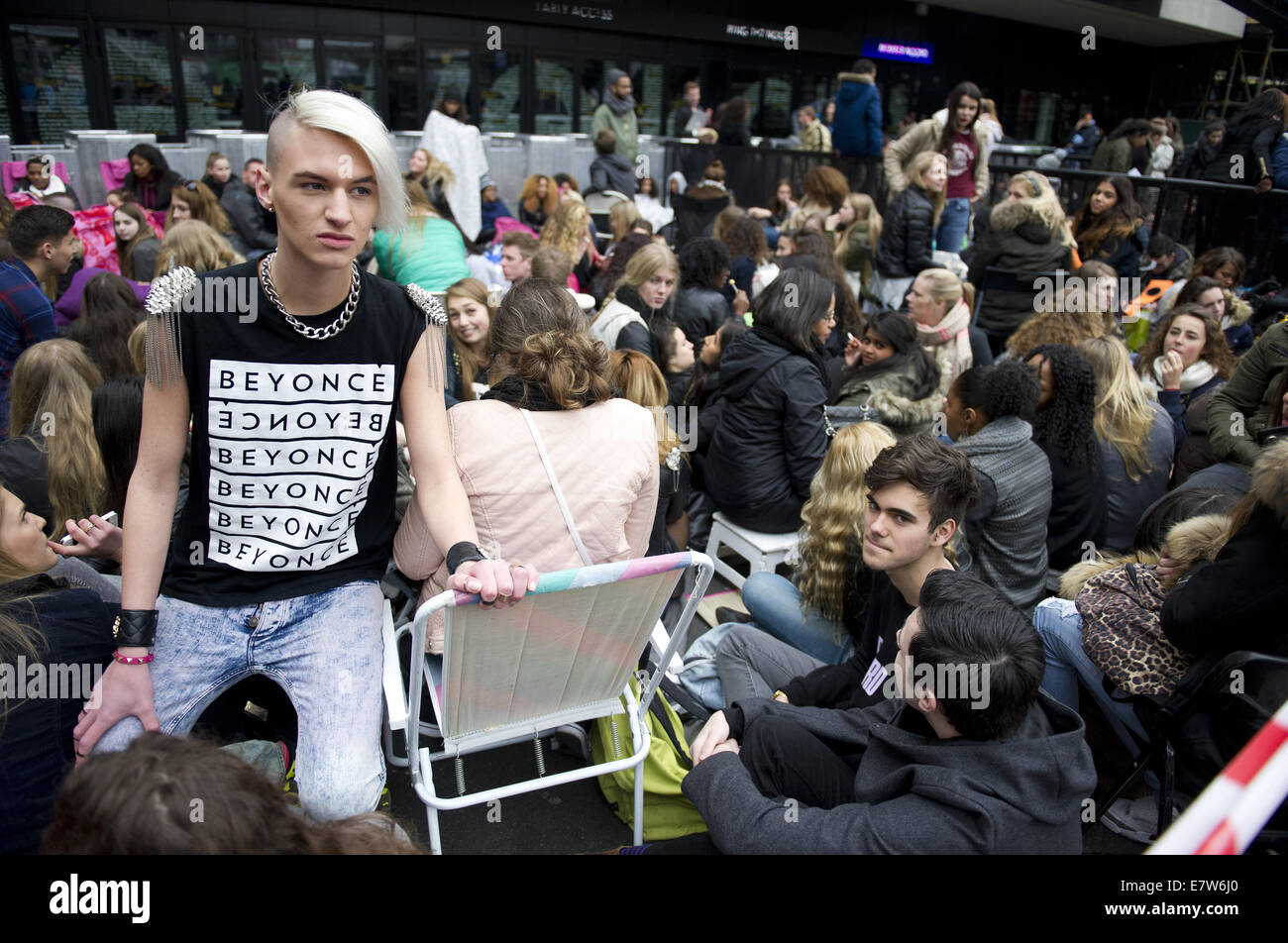 Fans waiting outside Ziggo Dome ahead of Beyonce's sold-out concert ...