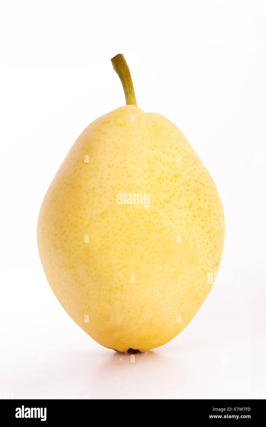 Single yellow pear with reflection, isolated on white background Stock ...
