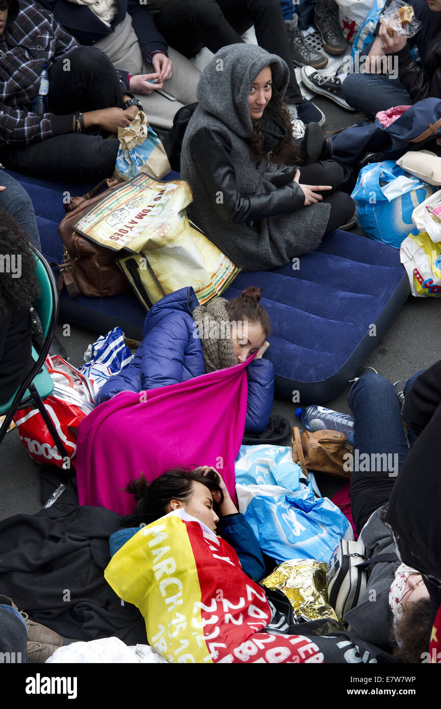 Fans waiting outside Ziggo Dome ahead of Beyonce's sold-out concert ...