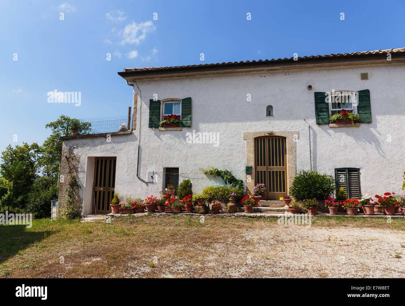 Old typical Tuscan farmhouse in Italy Stock Photo - Alamy