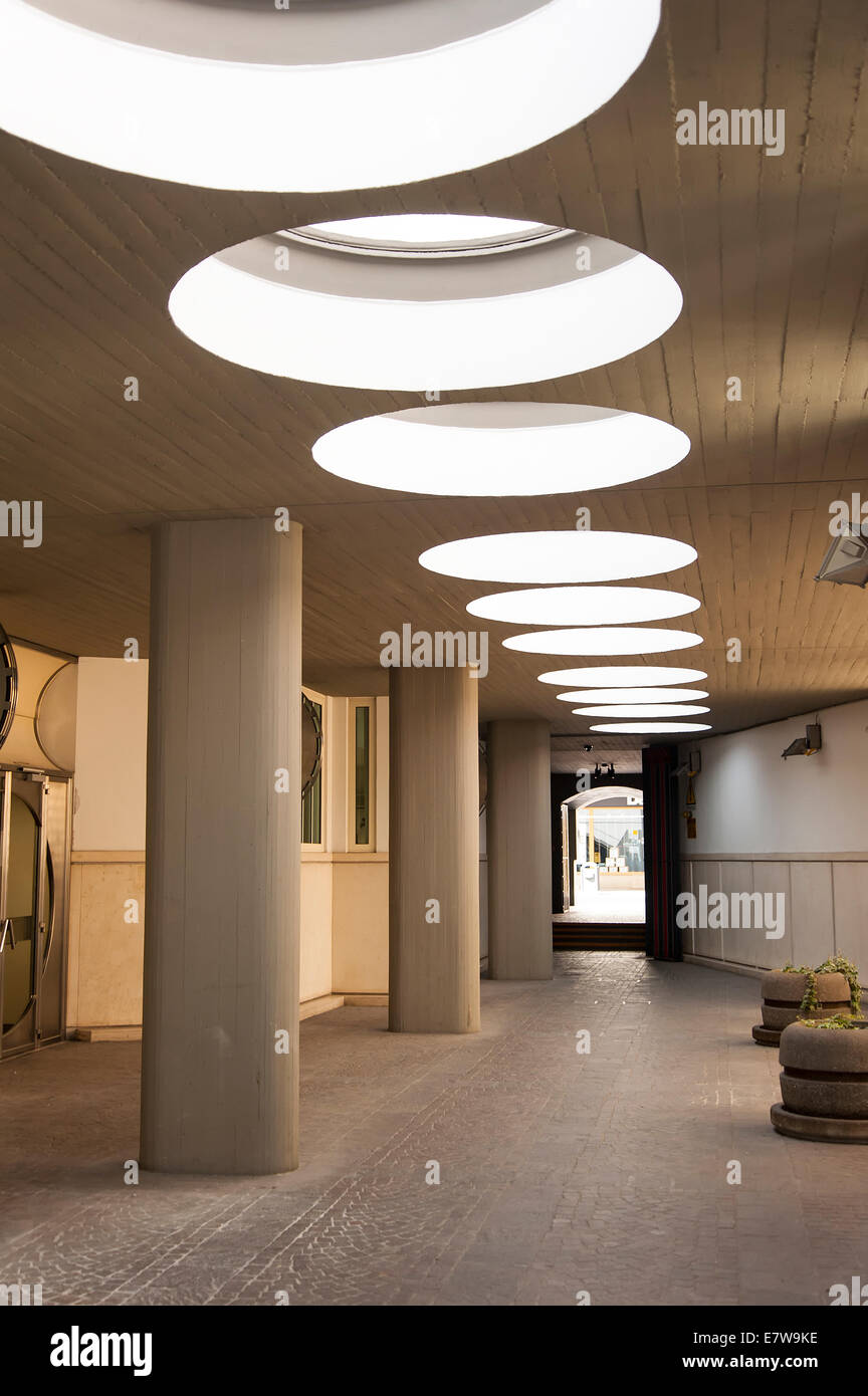 Circular office building hi-res stock photography and images - Alamy