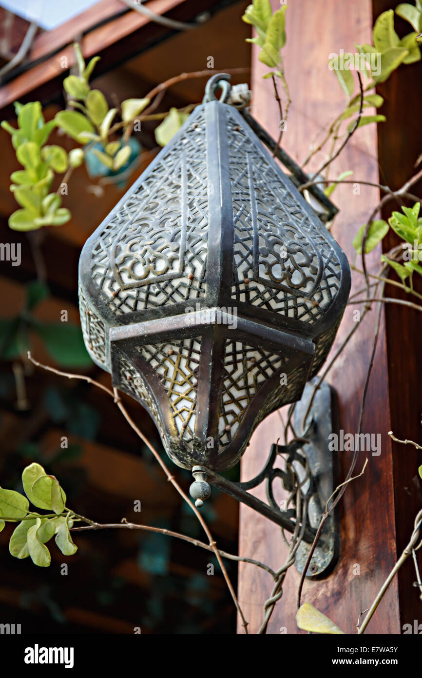 Traditional Arabic metal streetlight Stock Photo - Alamy
