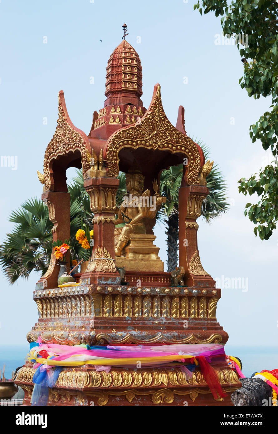 PHUKET, THAILAND - FEBRUARY 13, 2013: Figures on the viewing platform ...