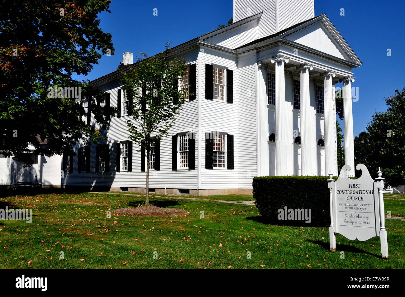 Greek revival style portico hi-res stock photography and images - Alamy