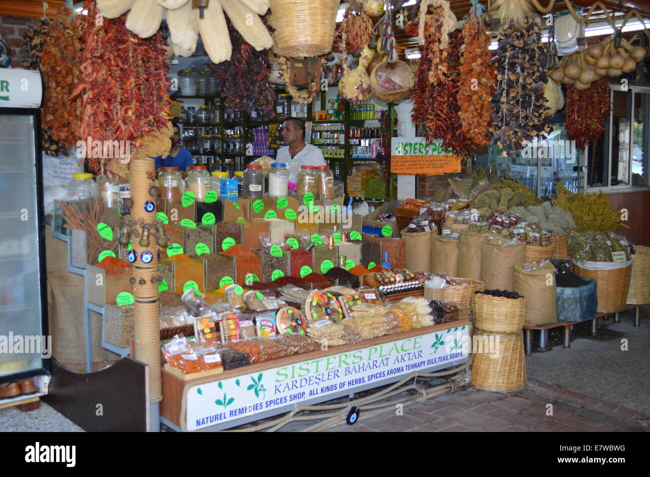 Spice shop interior hi-res stock photography and images - Alamy