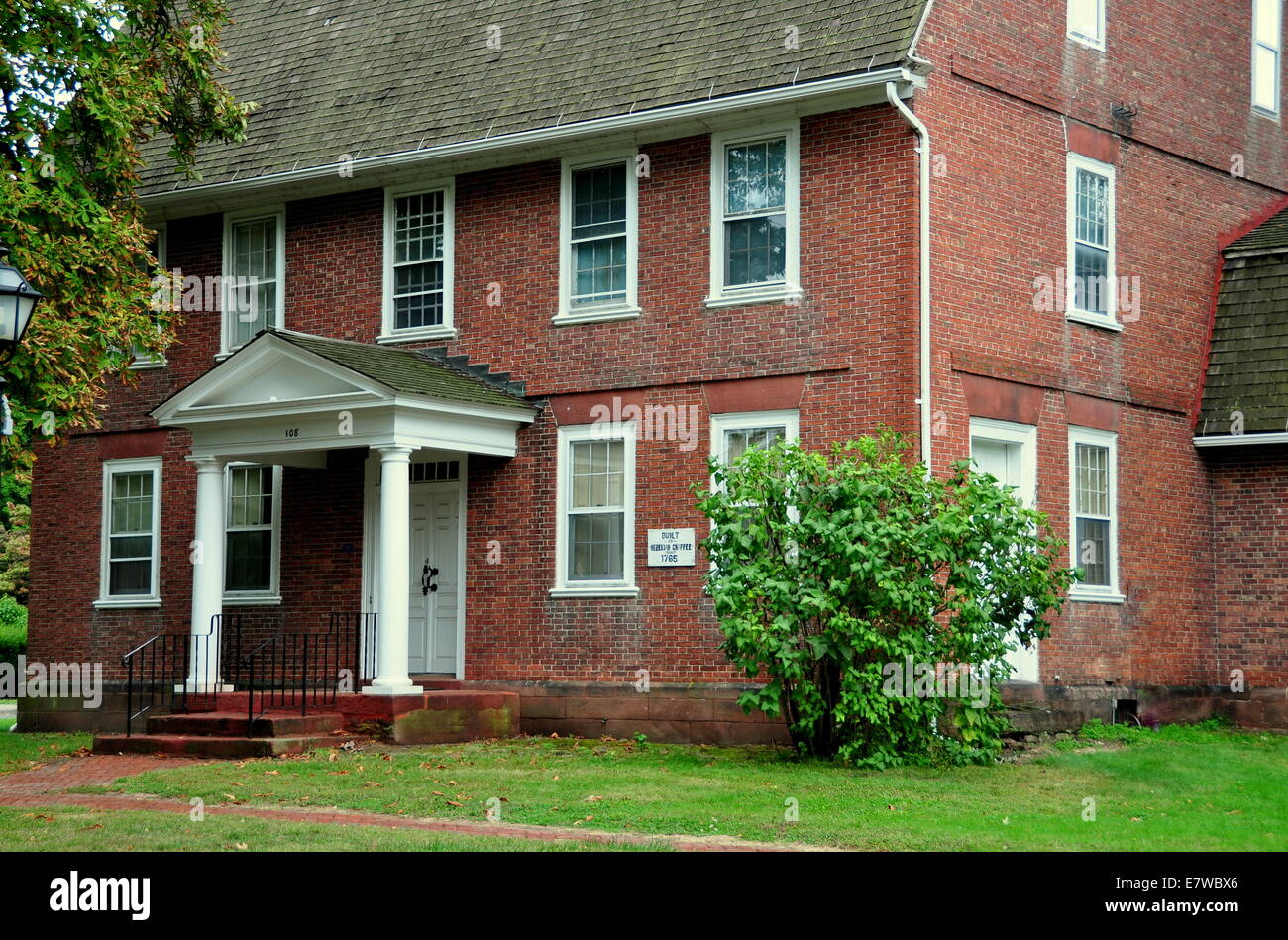Colonial brick house hi-res stock photography and images - Alamy