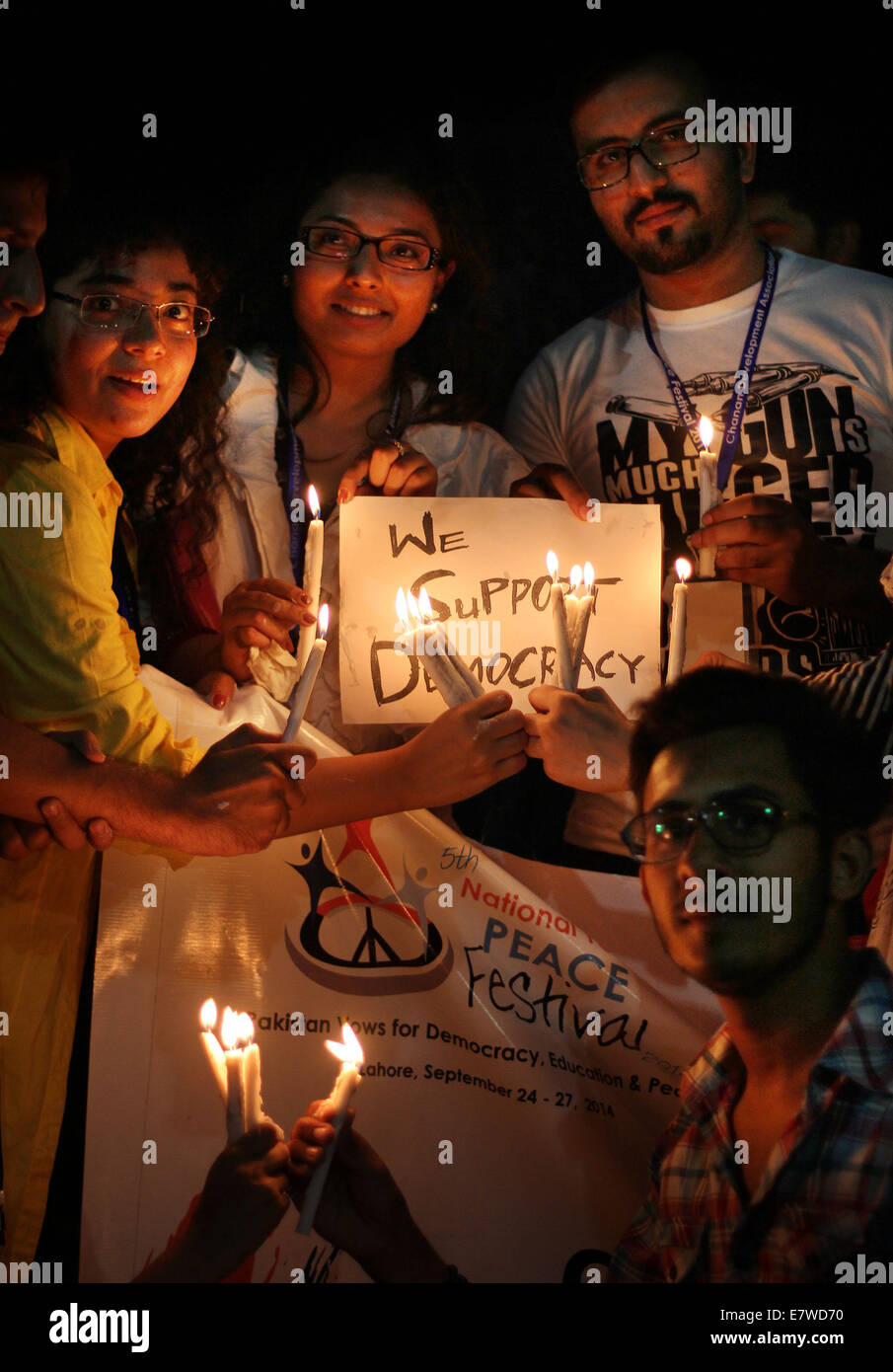 Lahore, Pakistan. 24th September, 2014. Pakistani youth organization ...