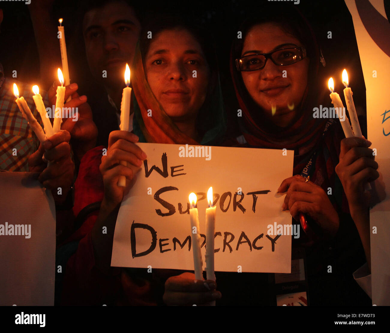 Lahore, Pakistan. 24th September, 2014. Pakistani youth organization ...