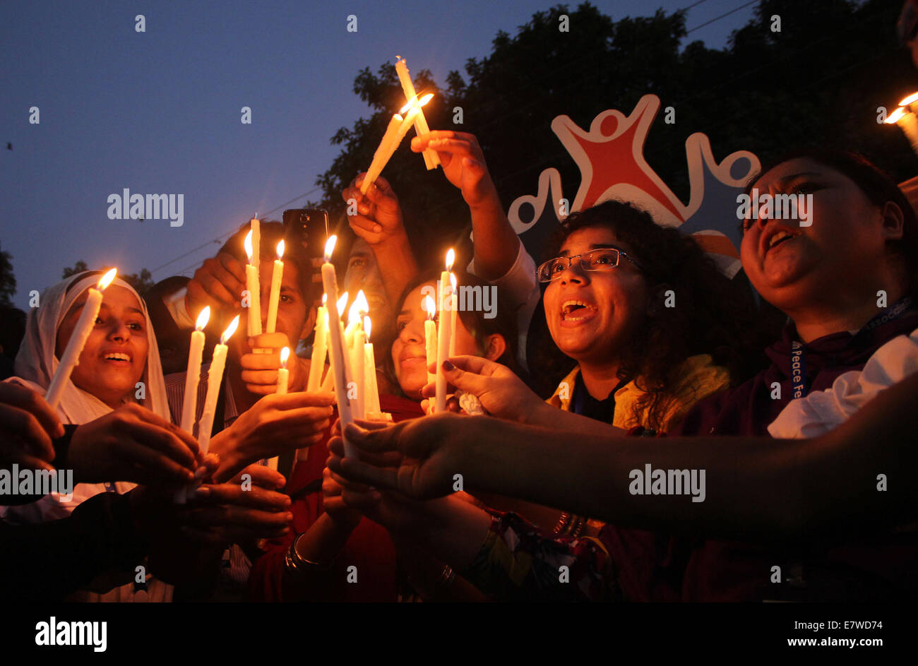 Lahore, Pakistan. 24th September, 2014. Pakistani youth organization ...