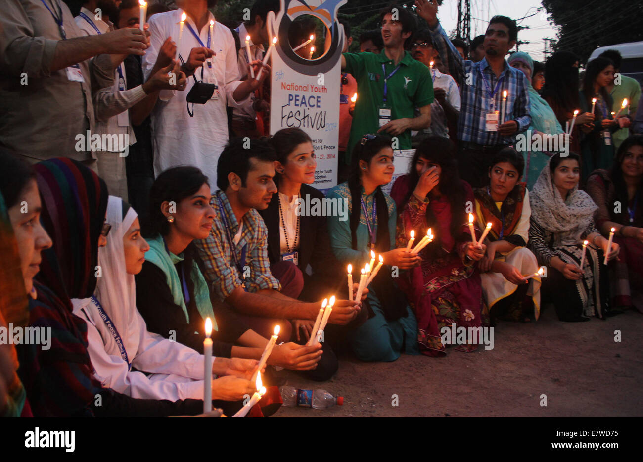 Lahore, Pakistan. 24th September, 2014. Pakistani youth organization ...