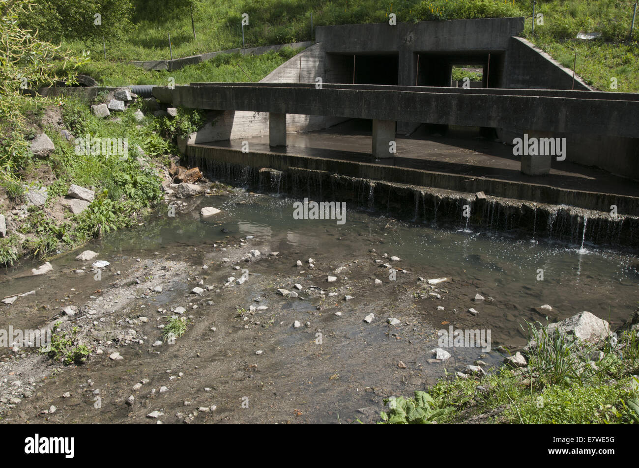 polluted water stream Stock Photo - Alamy