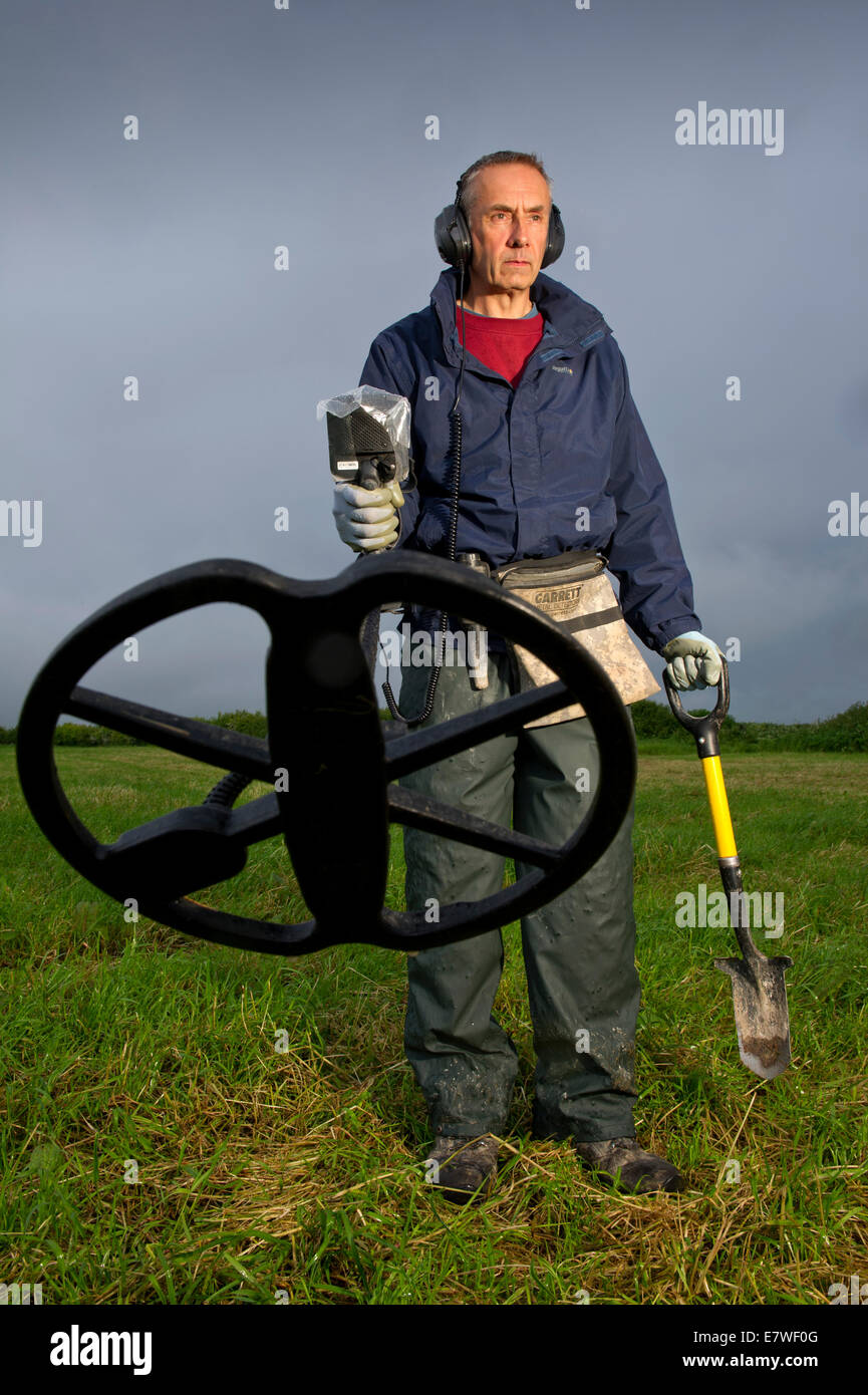 Metal detecting detectorist hi-res stock photography and images - Alamy