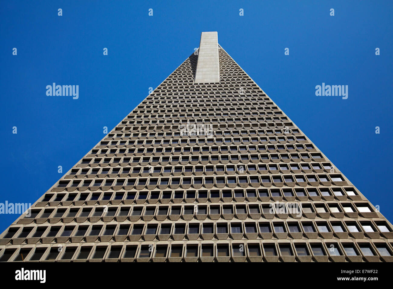 Transamerica Pyramid skyscraper, downtown San Francisco, California ...