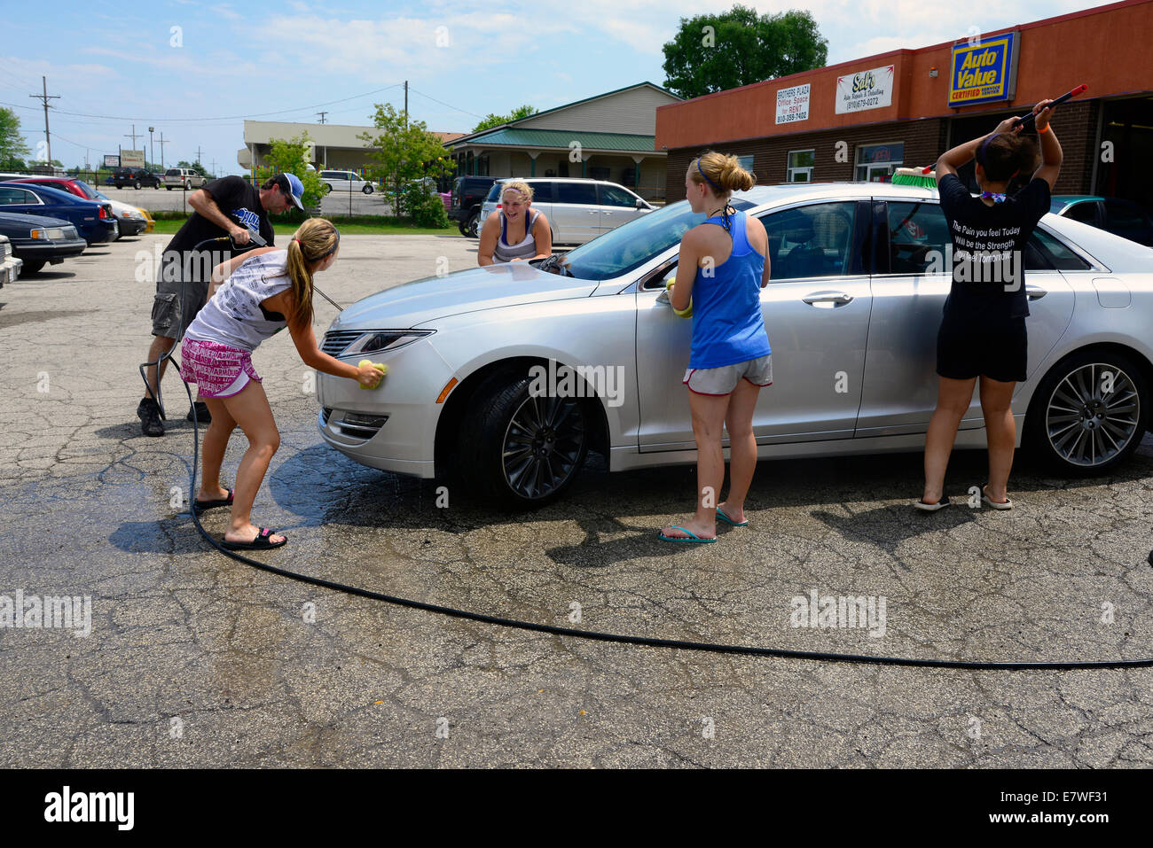 High school students wash cars to for fund raiser Stock Photo - Alamy