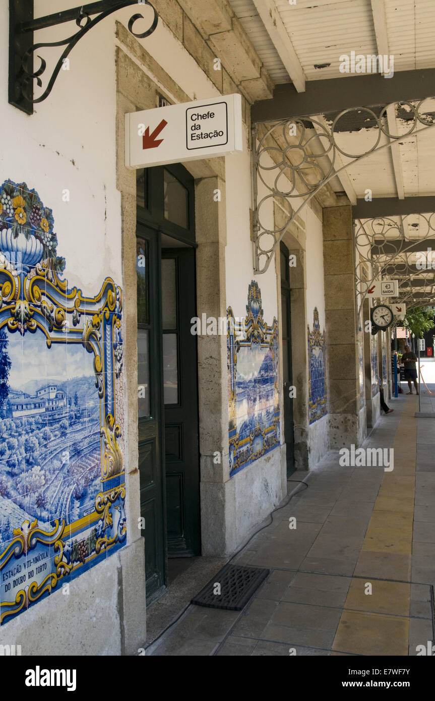 Pinhao train station in the Douro Valley, Portugal Stock Photo - Alamy