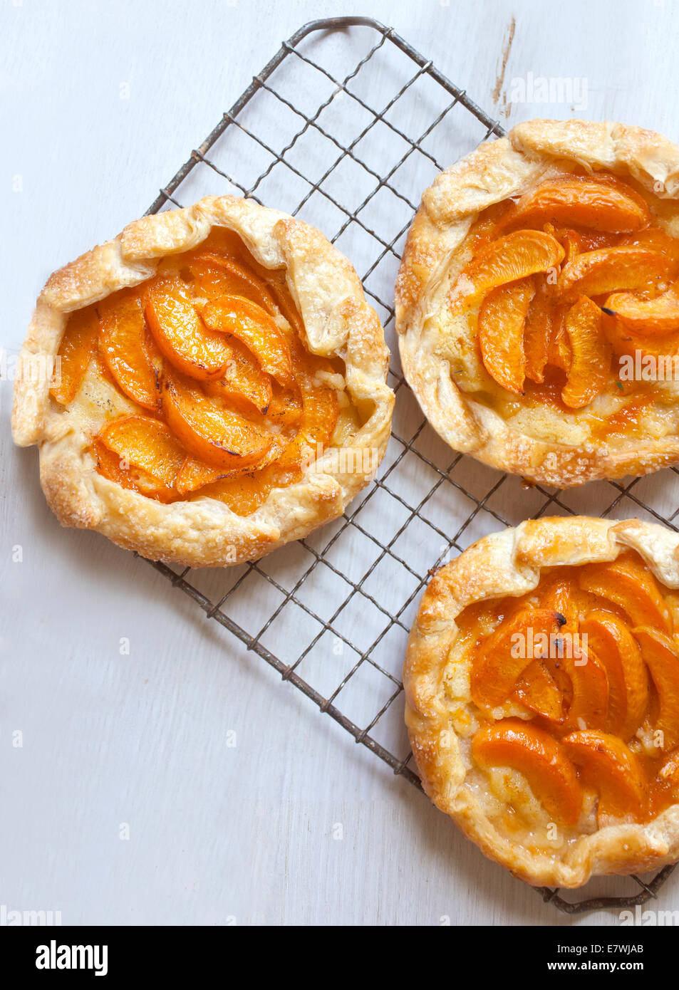 Apricot puff pastry tart hi-res stock photography and images - Alamy