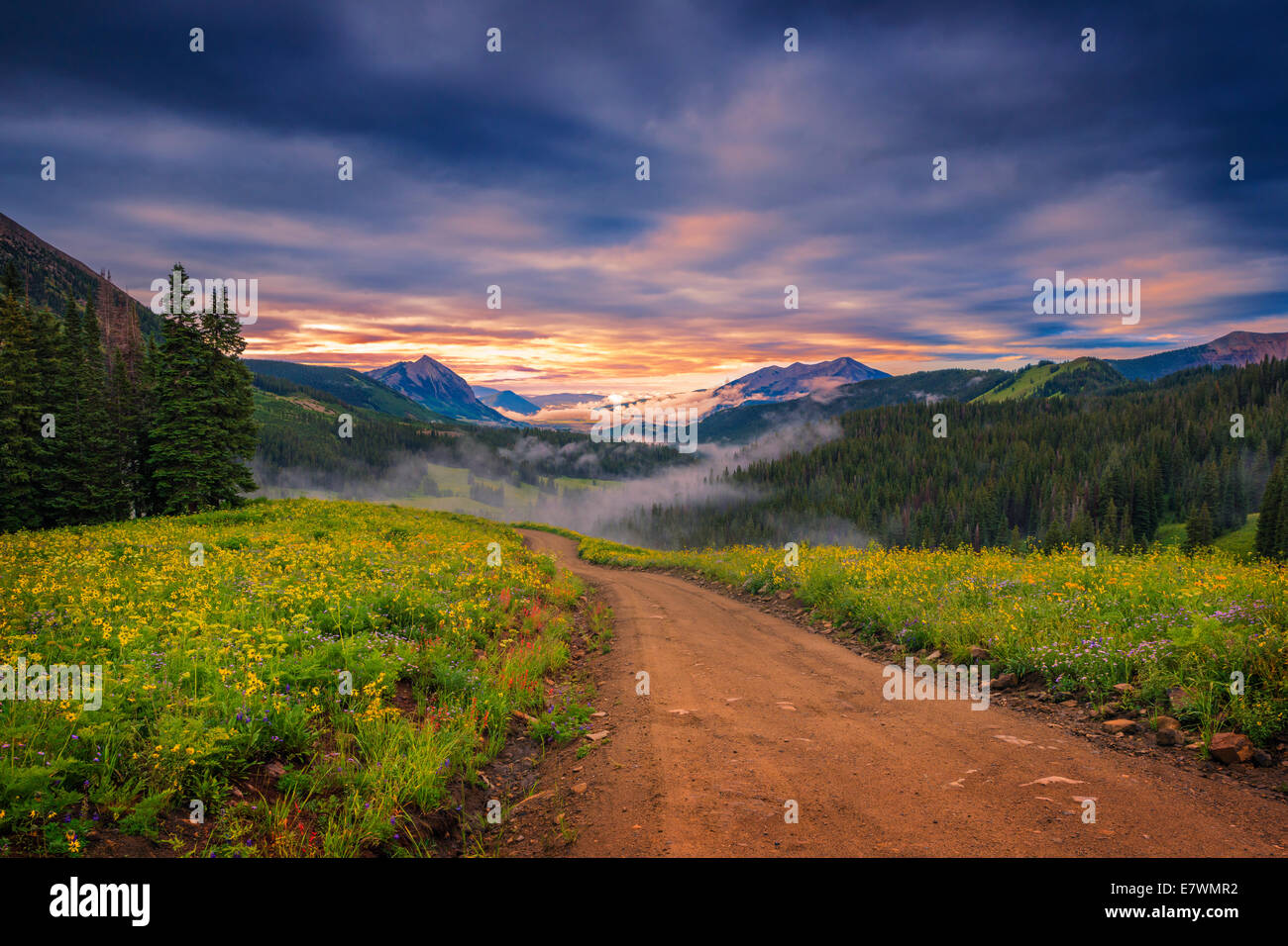 Morning sunrise landscape hi-res stock photography and images - Alamy