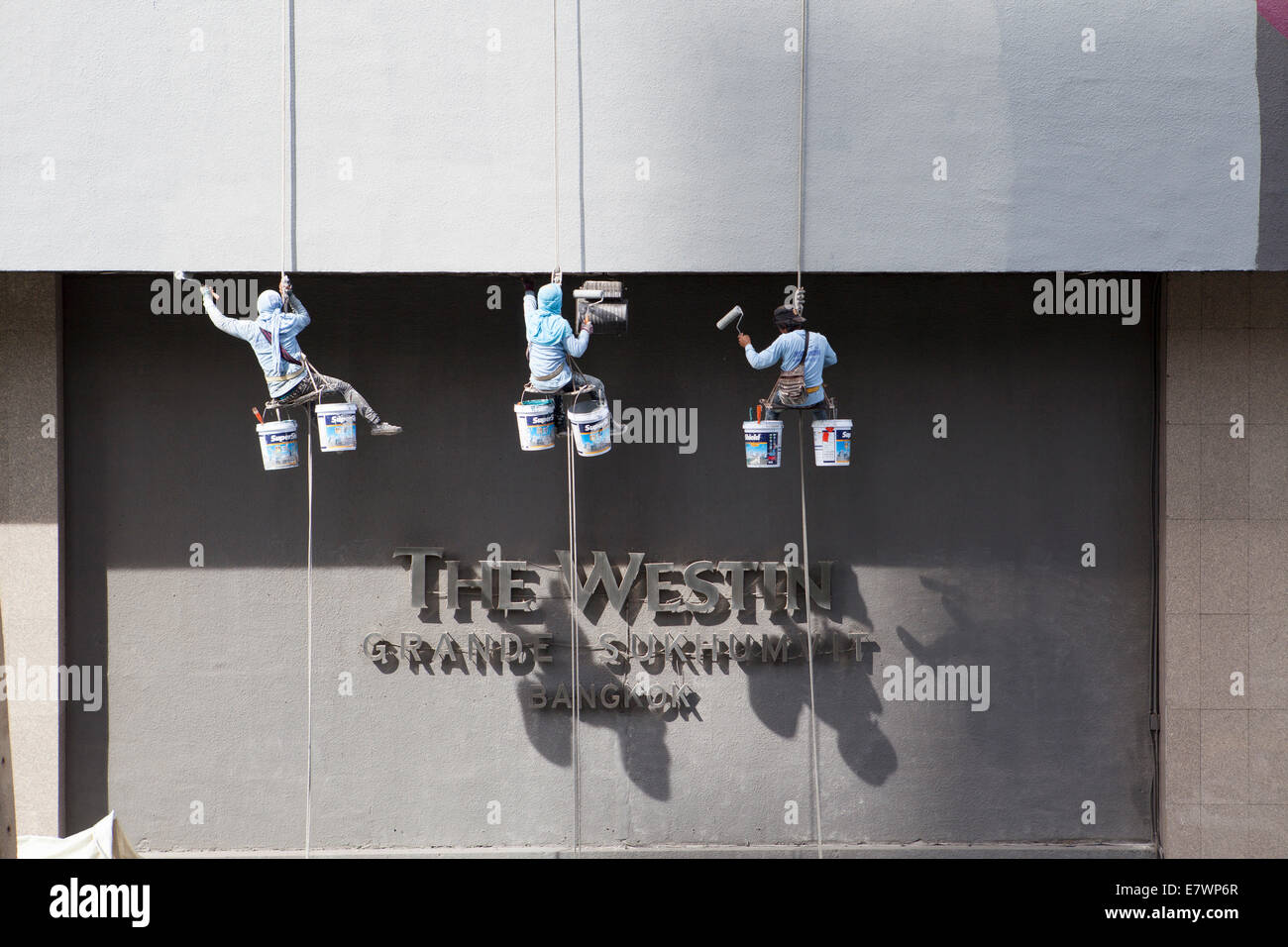 Man painting facade high rise building hi-res stock photography and ...