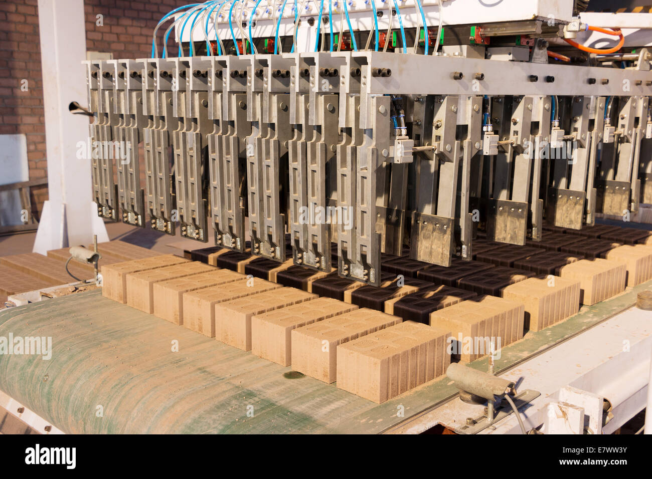 Forming technology hi-res stock photography and images - Alamy