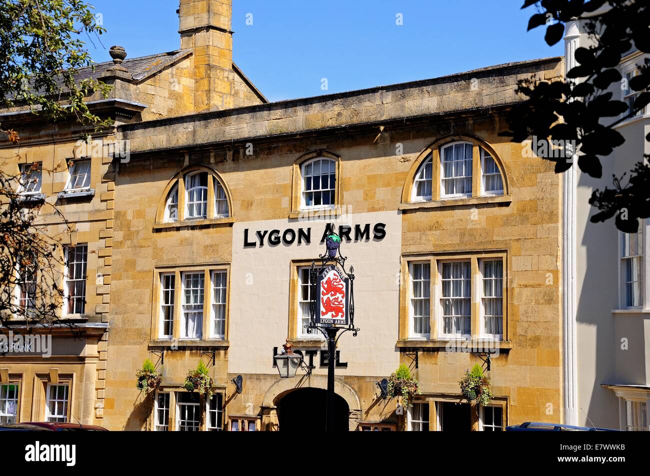 Front view of the Lygon Arms Hotel along the High Street, Chipping ...