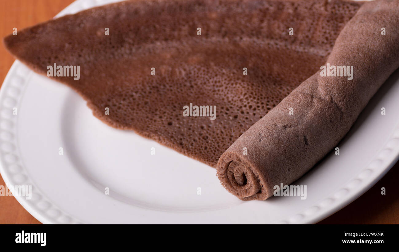Traditional ethiopian meal injera hi-res stock photography and images ...