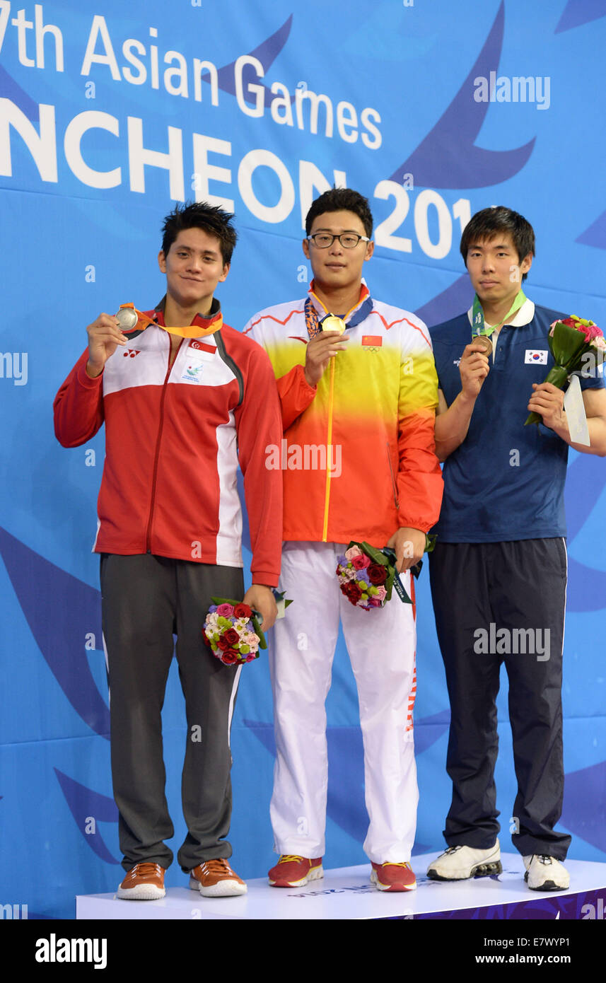 Incheon, South Korea. 25th Sep, 2014. Gold medalist Shi Yang (C) of ...
