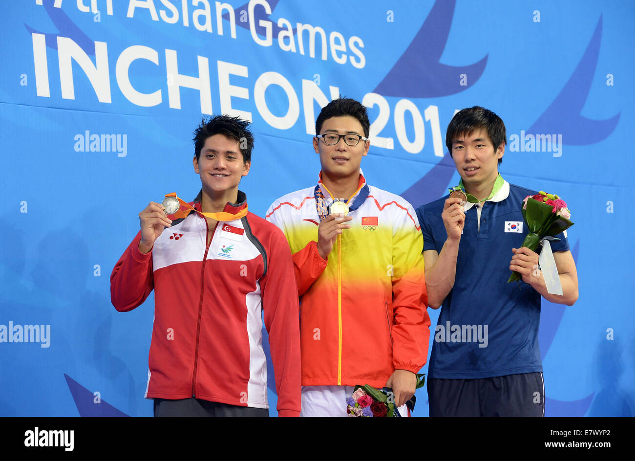 Incheon, South Korea. 25th Sep, 2014. Gold medalist Shi Yang (C) of ...
