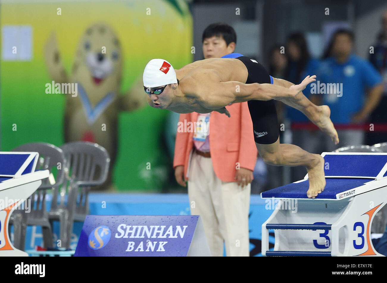 Incheon, South Korea. 25th Sep, 2014. Ning Zetao of China dives to ...