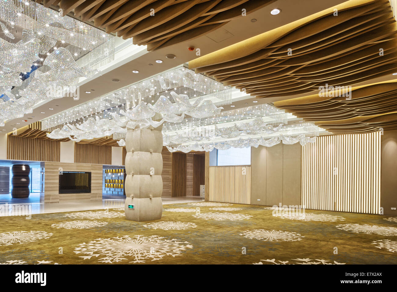 Modern building lobby hall hi-res stock photography and images - Alamy