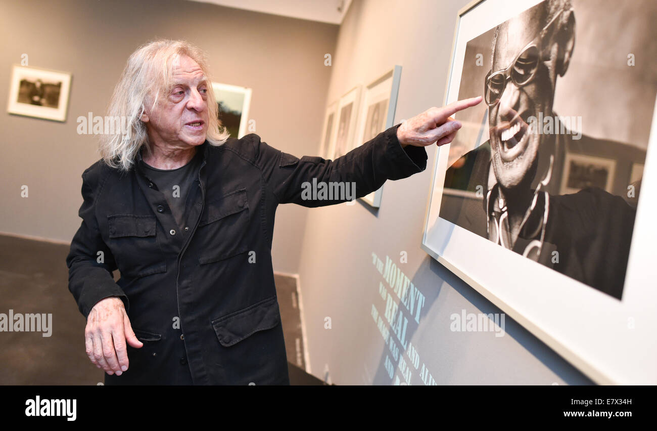 Mannheim, Germany. 25th Sep, 2014. Photographer Norman Seeff stands in ...