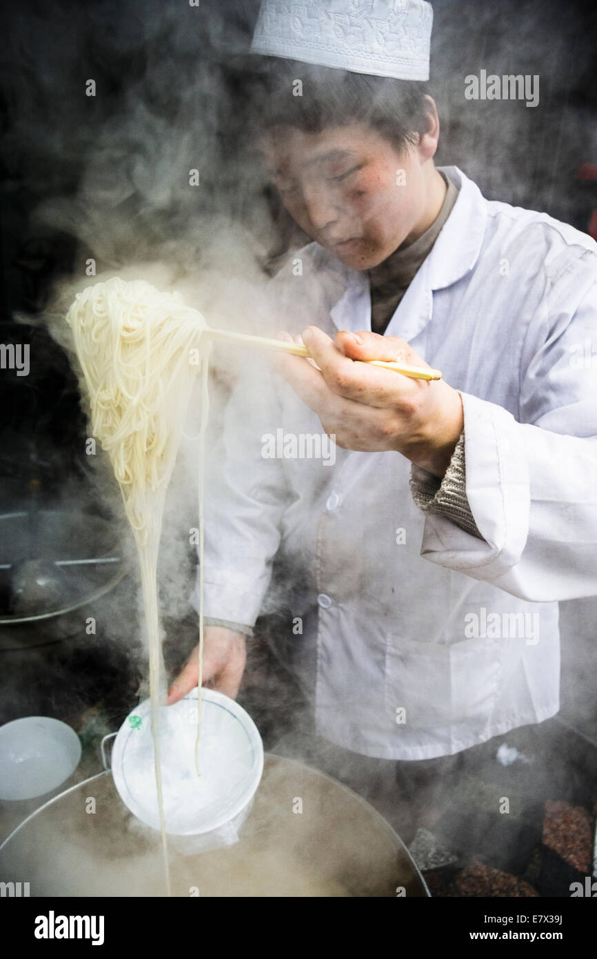 Chinese cook preparing noodles, Chengdu, Sichuan, China Stock Photo - Alamy
