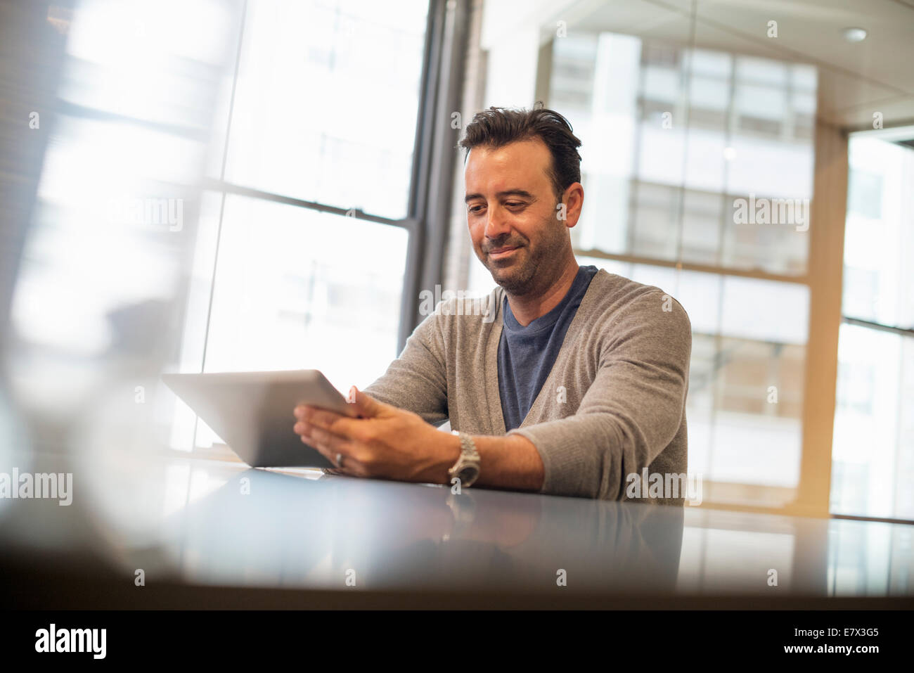 Office man desk open space hi-res stock photography and images - Alamy