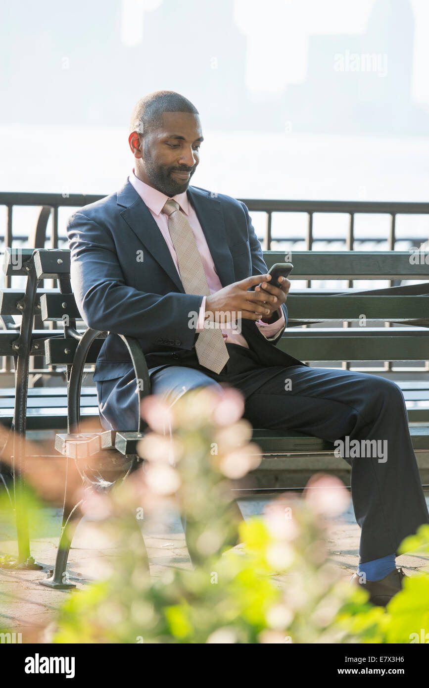 Checking a phone hi-res stock photography and images - Alamy