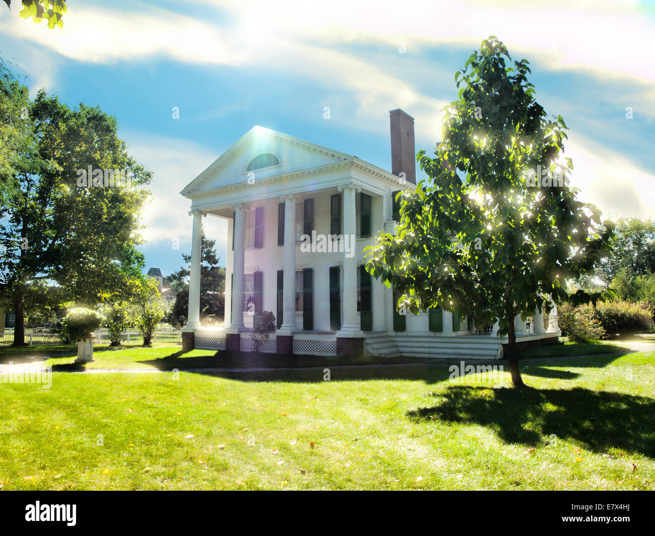 Mansion columns hi-res stock photography and images - Alamy