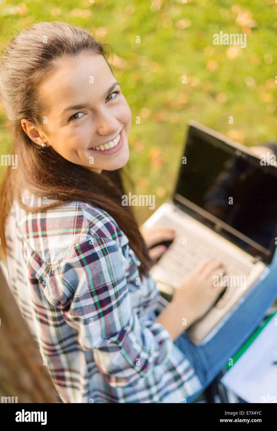 Teen computer study campus hi-res stock photography and images - Alamy