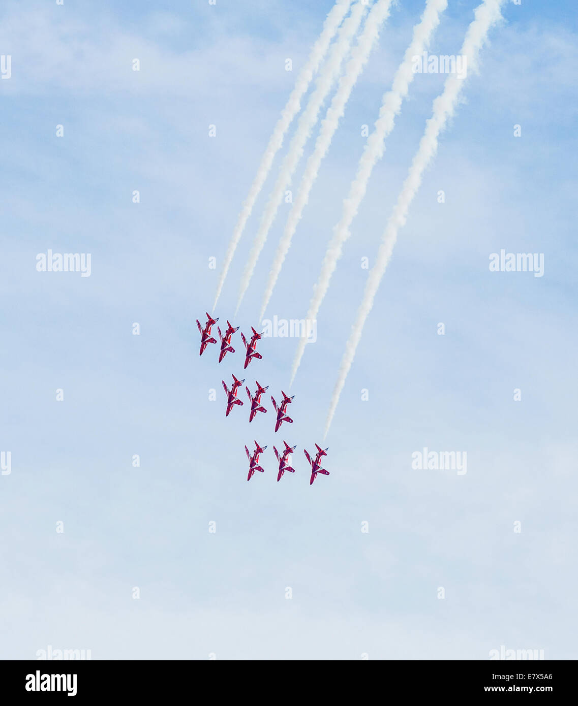 Red arrow formation hi-res stock photography and images - Alamy
