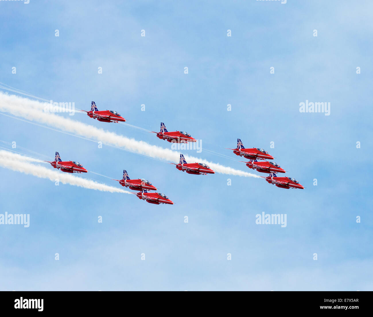 Red arrow formation hi-res stock photography and images - Alamy