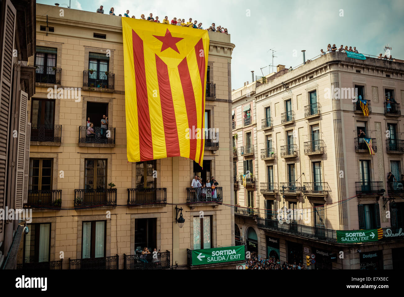 Barcelona, Spain. 24th Sep, 2014. Members of the JERC party hang a ...