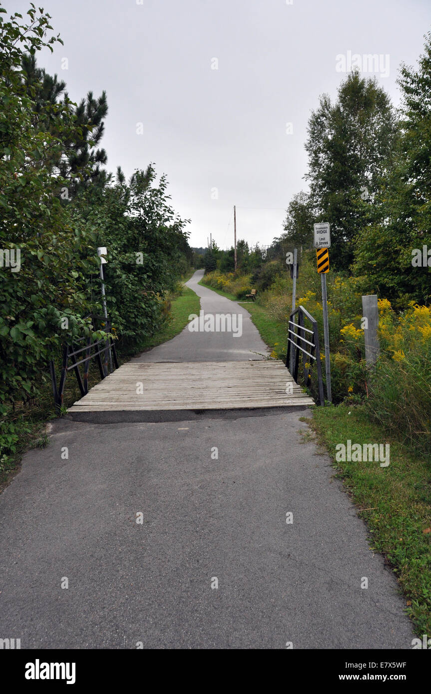 Pathway leading into the distance Stock Photo - Alamy Pathway leading into the distance Stock Photo - Alamy