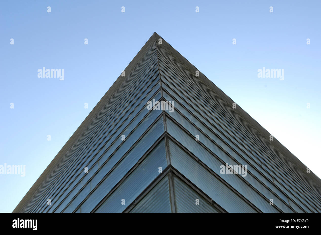 Corner view modern building hi-res stock photography and images - Alamy