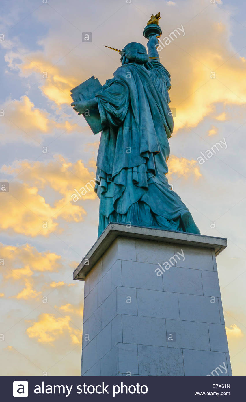 Statue Of Liberty Paris Stock Photos & Statue Of Liberty Paris Stock ...