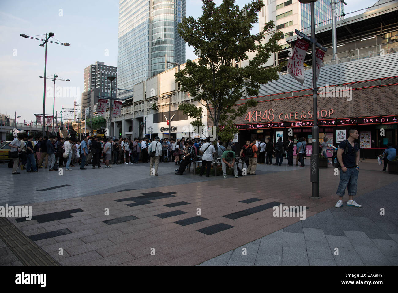 Akihabara maid hi-res stock photography and images - Alamy