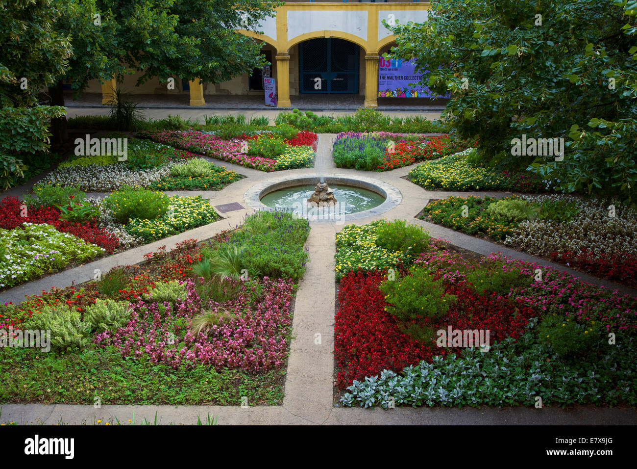 Van gogh arles garden hi-res stock photography and images - Alamy