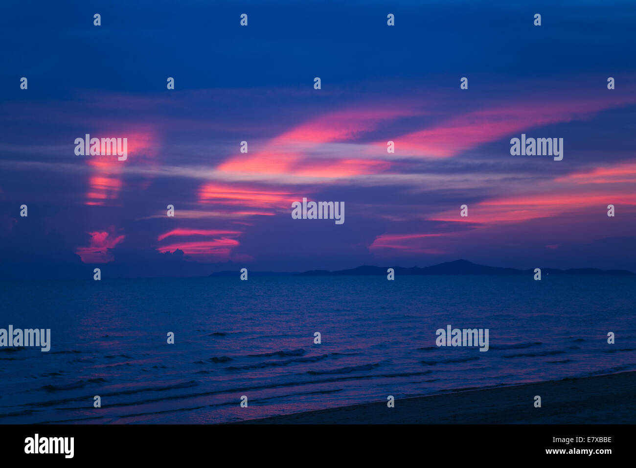 Amazing Deeply purple sunset. Sea and sky Stock Photo - Alamy